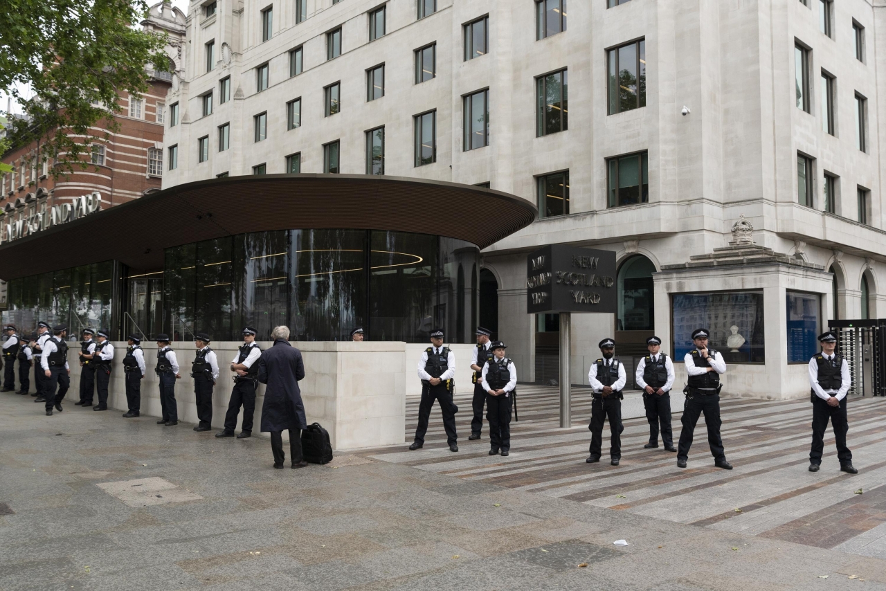 Scotland Yard releases images of 35 people linked to London protests ...